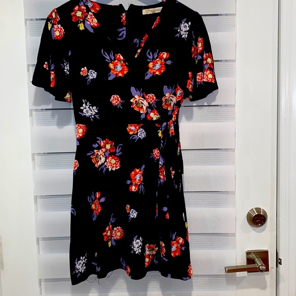 Rewind | Dresses | Rewind Floral Faux Wrap Dress Sz Small | Poshmark